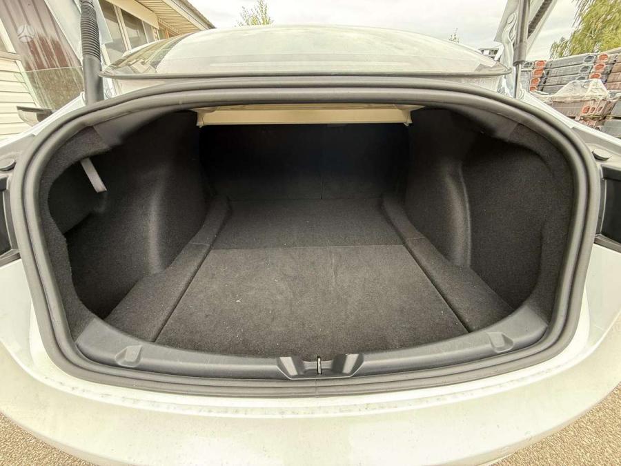 Balts Tesla Model 3 2021 Kauņa, ar dzinēja tilpumu 0.00 L un nobraukumu 82 tūkst. km par 16490 €, foto 18 vietnē AUTOMOTO.COM.LV