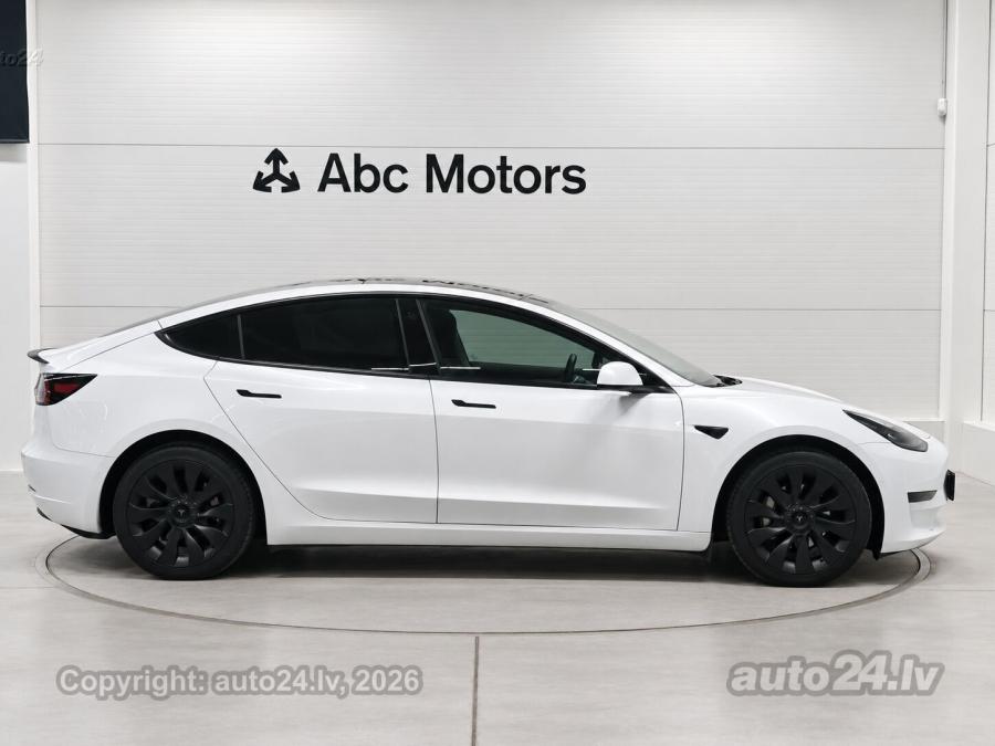 White Tesla Model 3 2021 in Tallinn, with an engine capacity of 0.00 L and mileage of 78 thousand km for 30990 €, photo 7 on AUTOMOTO.COM.LV