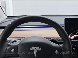 White Tesla Model 3 2021 in Tallinn, with an engine capacity of 0.00 L and mileage of 78 thousand km for 30990 €, photo 12 on AUTOMOTO.COM.LV