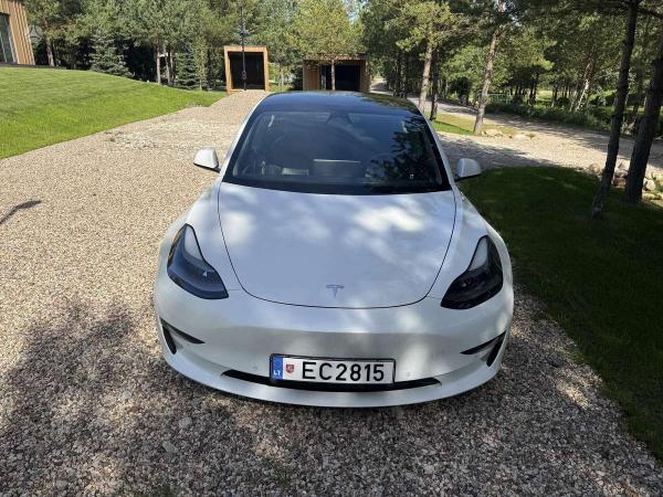 Balts Tesla Model 3 2021 Viļņa, ar dzinēja tilpumu 0.00 L un nobraukumu 193 tūkst. km par 23900 €, foto  vietnē AUTOMOTO.COM.LV