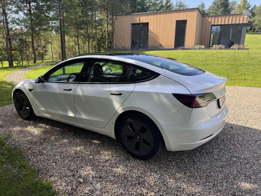 Balts Tesla Model 3 2021 Viļņa, ar dzinēja tilpumu 0.00 L un nobraukumu 193 tūkst. km par 23900 €, foto 4 vietnē AUTOMOTO.COM.LV