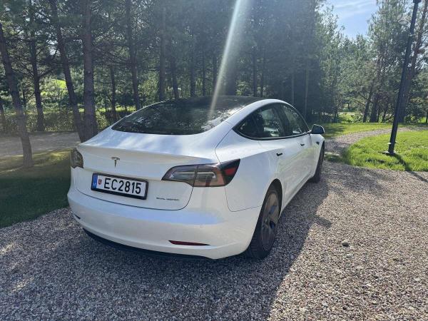 White Tesla Model 3 2021 in Vilnius, with an engine capacity of 0.00 L and mileage of 193 thousand km for 23900 €, photo 8 on AUTOMOTO.COM.LV