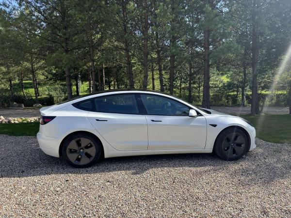 White Tesla Model 3 2021 in Vilnius, with an engine capacity of 0.00 L and mileage of 193 thousand km for 23900 €, photo 9 on AUTOMOTO.COM.LV