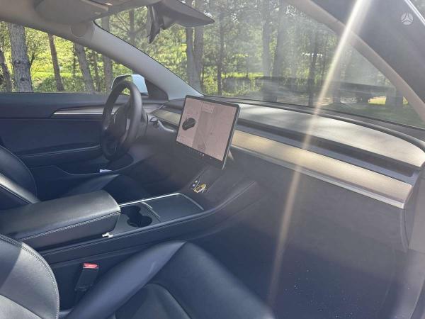 White Tesla Model 3 2021 in Vilnius, with an engine capacity of 0.00 L and mileage of 193 thousand km for 23900 €, photo 11 on AUTOMOTO.COM.LV