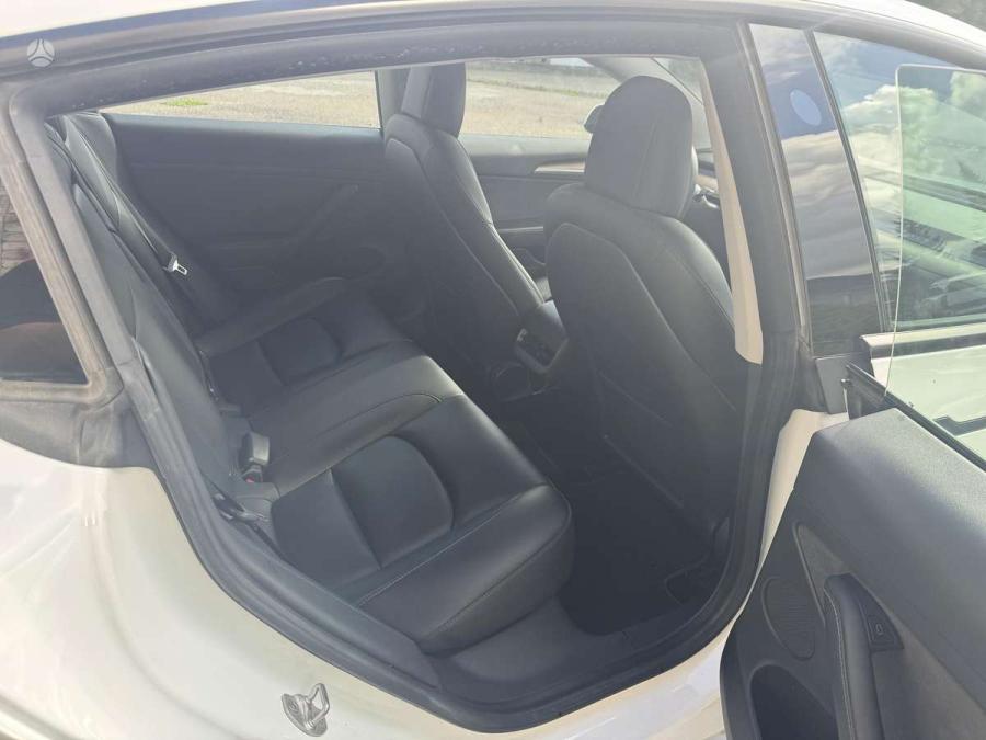 White Tesla Model 3 2021 in Gargzdai, with an engine capacity of 0.00 L and mileage of 184 thousand km for 9900 €, photo 6 on AUTOMOTO.COM.LV