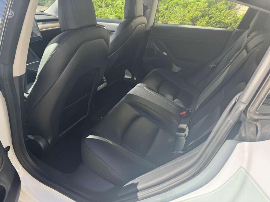 White Tesla Model 3 2021 in Gargzdai, with an engine capacity of 0.00 L and mileage of 184 thousand km for 9900 €, photo 8 on AUTOMOTO.COM.LV