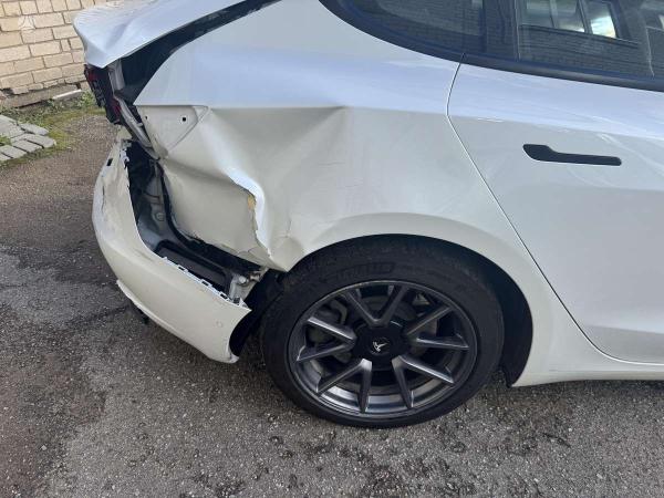 Balts Tesla Model 3 2021 Gargždai, ar dzinēja tilpumu 0.00 L un nobraukumu 184 tūkst. km par 9900 €, foto 11 vietnē AUTOMOTO.COM.LV