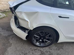 White Tesla Model 3 2021 in Gargzdai, with an engine capacity of 0.00 L and mileage of 184 thousand km for 9900 €, photo 11 on AUTOMOTO.COM.LV