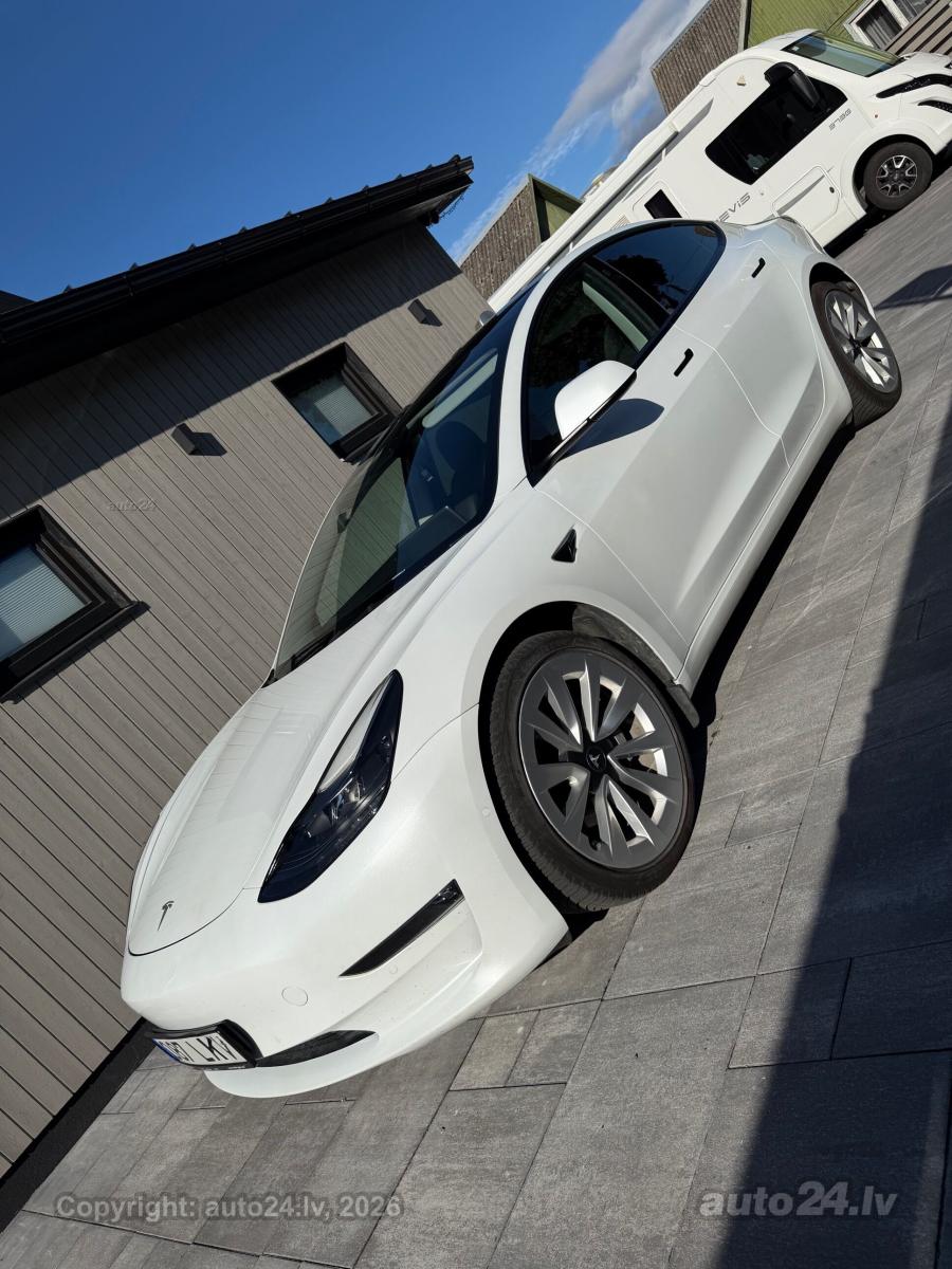 White Tesla Model 3 2021 in Tallinn, with an engine capacity of 0.00 L and mileage of 72 thousand km for 28900 €, photo 3 on AUTOMOTO.COM.LV