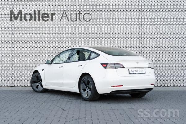 White Tesla Model 3 2021 in Riga, with an engine capacity of 0.00 L and mileage of 114 thousand km for 33750 €, photo 4 on AUTOMOTO.COM.LV