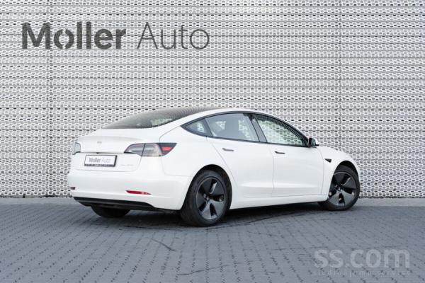White Tesla Model 3 2021 in Riga, with an engine capacity of 0.00 L and mileage of 114 thousand km for 33750 €, photo 5 on AUTOMOTO.COM.LV