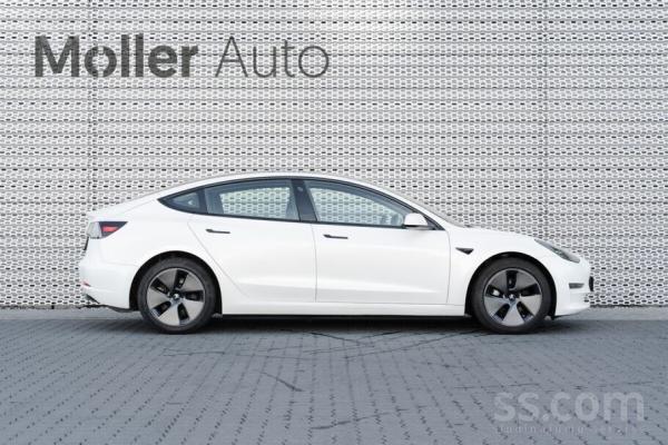 White Tesla Model 3 2021 in Riga, with an engine capacity of 0.00 L and mileage of 114 thousand km for 33750 €, photo 6 on AUTOMOTO.COM.LV