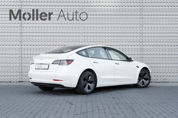 White Tesla Model 3 2021 in Marupe, with an engine capacity of 0.00 L and mileage of 114 thousand km for 33750 €, photo 5 on AUTOMOTO.COM.LV