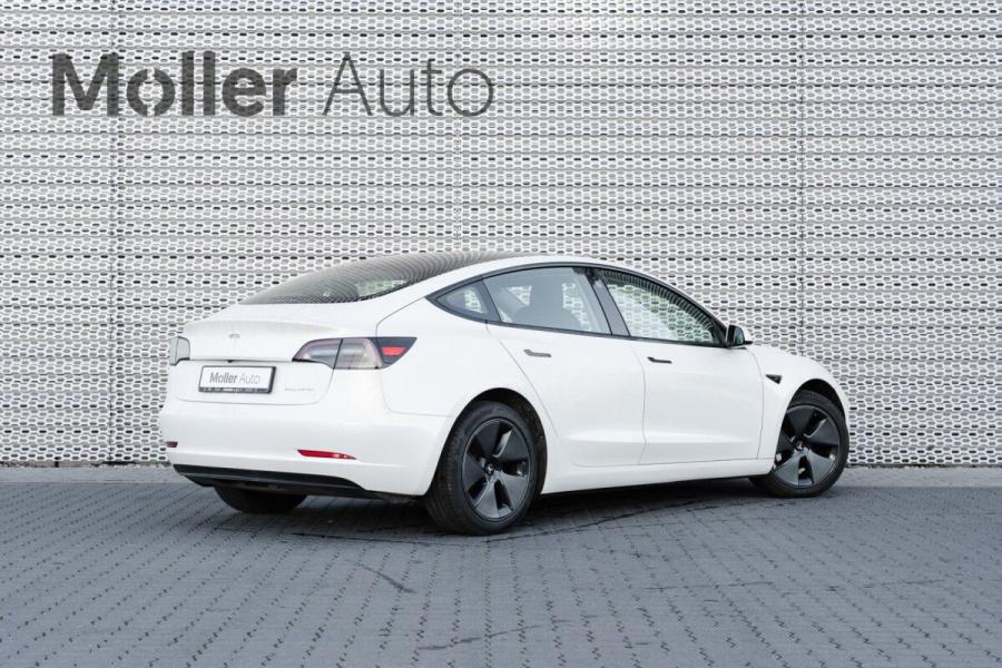 Balts Tesla Model 3 2021 Mārupe, ar dzinēja tilpumu 0.00 L un nobraukumu 114 tūkst. km par 33750 €, foto 5 vietnē AUTOMOTO.COM.LV