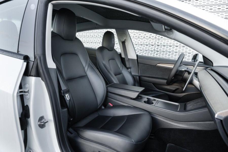 Balts Tesla Model 3 2021 Mārupe, ar dzinēja tilpumu 0.00 L un nobraukumu 114 tūkst. km par 33750 €, foto 10 vietnē AUTOMOTO.COM.LV