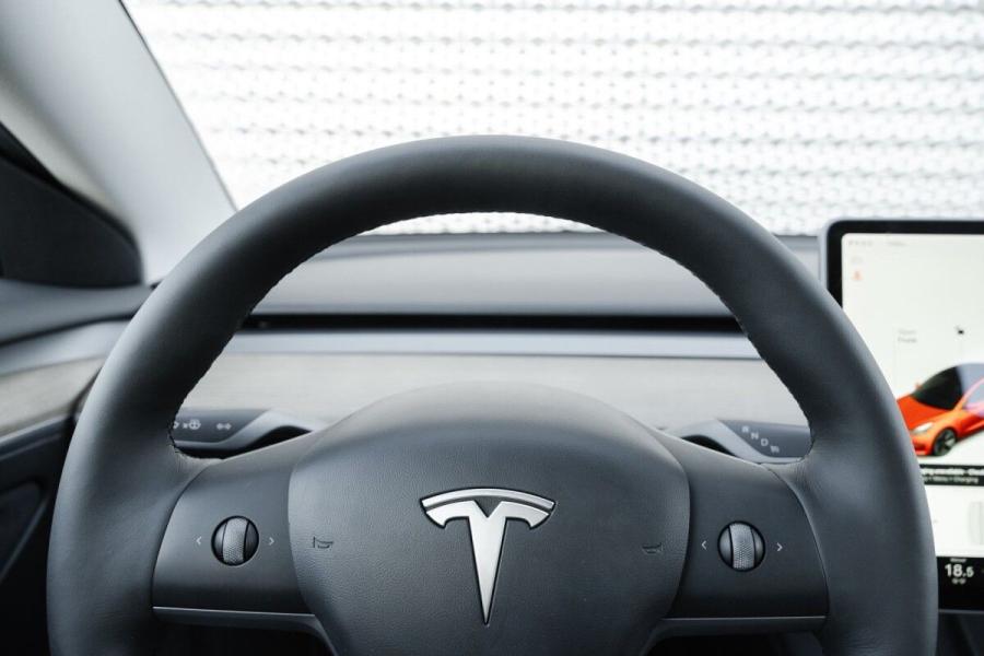 Balts Tesla Model 3 2021 Mārupe, ar dzinēja tilpumu 0.00 L un nobraukumu 114 tūkst. km par 33750 €, foto 12 vietnē AUTOMOTO.COM.LV
