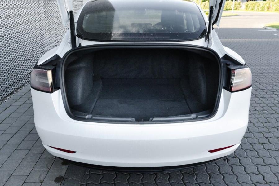 Balts Tesla Model 3 2021 Mārupe, ar dzinēja tilpumu 0.00 L un nobraukumu 114 tūkst. km par 33750 €, foto 21 vietnē AUTOMOTO.COM.LV