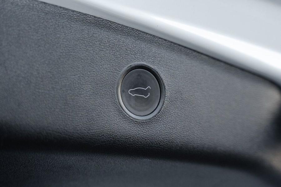 Balts Tesla Model 3 2021 Mārupe, ar dzinēja tilpumu 0.00 L un nobraukumu 114 tūkst. km par 33750 €, foto 22 vietnē AUTOMOTO.COM.LV