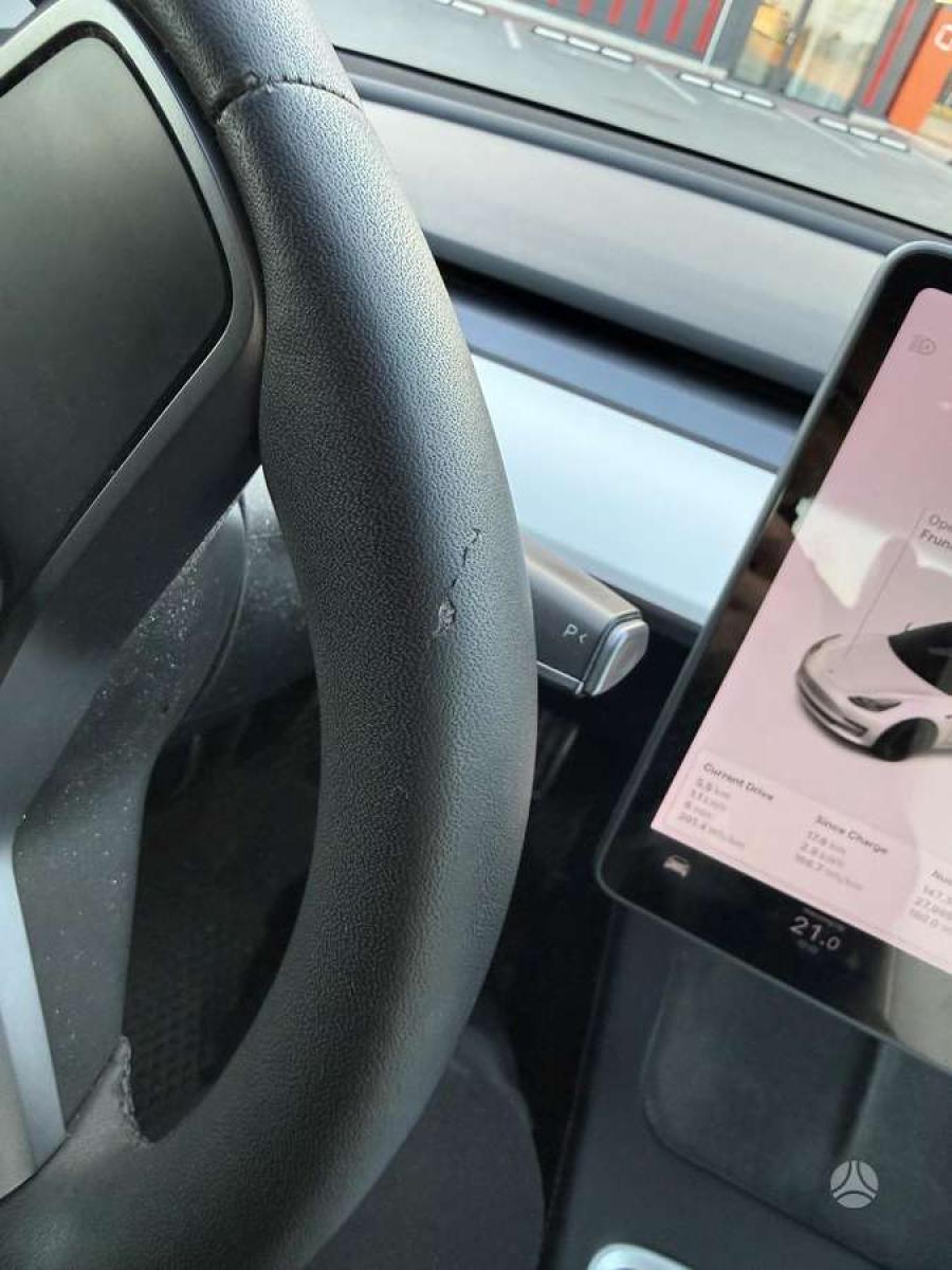 White Tesla Model 3 2021 in Vilnius, with an engine capacity of 0.00 L and mileage of 159 thousand km for 22413 €, photo 7 on AUTOMOTO.COM.LV