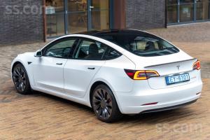 Balts Tesla Model 3 2022 Rīga, ar dzinēja tilpumu 0.00 L un nobraukumu 63 tūkst. km par 32900 €, foto 3 vietnē AUTOMOTO.COM.LV
