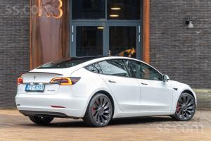 Balts Tesla Model 3 2022 Rīga, ar dzinēja tilpumu 0.00 L un nobraukumu 63 tūkst. km par 32900 €, foto 4 vietnē AUTOMOTO.COM.LV