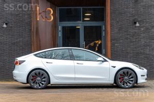 Balts Tesla Model 3 2022 Rīga, ar dzinēja tilpumu 0.00 L un nobraukumu 63 tūkst. km par 32900 €, foto 6 vietnē AUTOMOTO.COM.LV