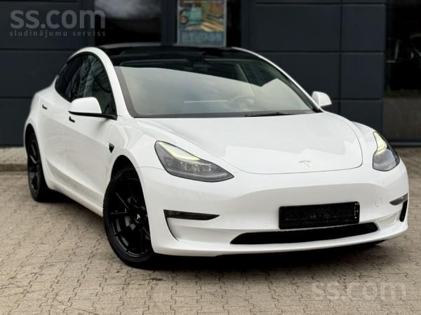 Balts Tesla Model 3 2022 Jelgava, ar dzinēja tilpumu 0.00 L un nobraukumu 105 tūkst. km par 25800 €, foto 2 vietnē AUTOMOTO.COM.LV