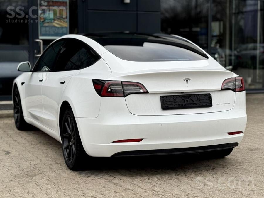 White Tesla Model 3 2022 in Jelgava, with an engine capacity of 0.00 L and mileage of 105 thousand km for 25800 €, photo 4 on AUTOMOTO.COM.LV
