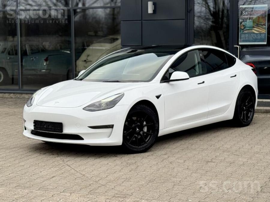 White Tesla Model 3 2022 in Jelgava, with an engine capacity of 0.00 L and mileage of 105 thousand km for 25800 €, photo 5 on AUTOMOTO.COM.LV