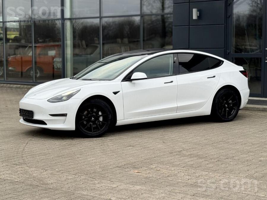 White Tesla Model 3 2022 in Jelgava, with an engine capacity of 0.00 L and mileage of 105 thousand km for 25800 €, photo 9 on AUTOMOTO.COM.LV