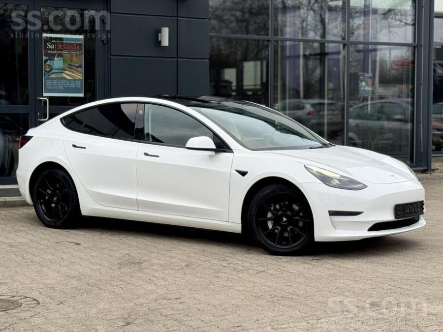 White Tesla Model 3 2022 in Jelgava, with an engine capacity of 0.00 L and mileage of 105 thousand km for 25800 €, photo 10 on AUTOMOTO.COM.LV