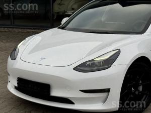 White Tesla Model 3 2022 in Jelgava, with an engine capacity of 0.00 L and mileage of 105 thousand km for 25800 €, photo 13 on AUTOMOTO.COM.LV