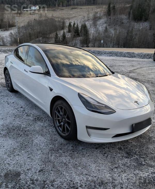 Balts Tesla Model 3 2022 Rīga, ar dzinēja tilpumu 0.00 L un nobraukumu 213 tūkst. km par 19777 €, foto 1 vietnē AUTOMOTO.COM.LV