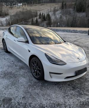 Balts Tesla Model 3 2022 Rīga, ar dzinēja tilpumu 0.00 L un nobraukumu 213 tūkst. km par 19777 €, foto  vietnē AUTOMOTO.COM.LV