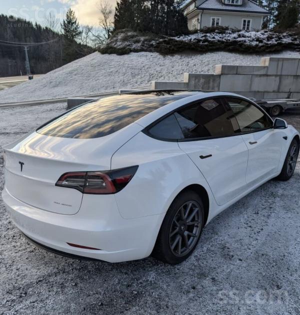 Balts Tesla Model 3 2022 Rīga, ar dzinēja tilpumu 0.00 L un nobraukumu 213 tūkst. km par 19777 €, foto 2 vietnē AUTOMOTO.COM.LV