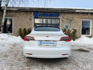Balts Tesla Model 3 2022 Tallina, ar dzinēja tilpumu 0.00 L un nobraukumu 79 tūkst. km par 29990 €, foto 9 vietnē AUTOMOTO.COM.LV