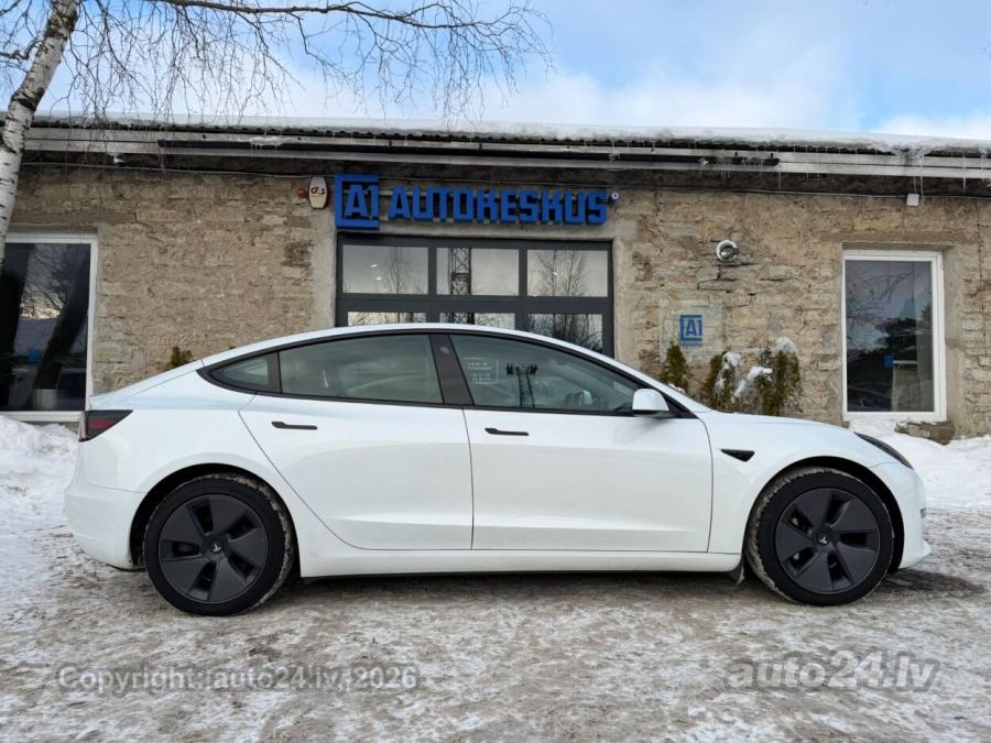 Balts Tesla Model 3 2022 Tallina, ar dzinēja tilpumu 0.00 L un nobraukumu 79 tūkst. km par 29990 €, foto 12 vietnē AUTOMOTO.COM.LV