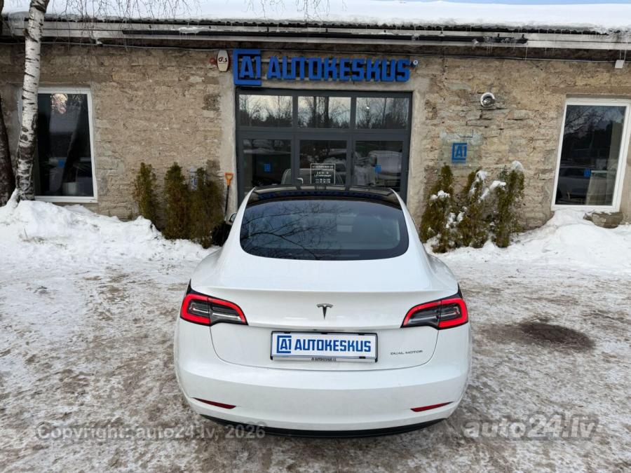 Balts Tesla Model 3 2022 Tallina, ar dzinēja tilpumu 0.00 L un nobraukumu 79 tūkst. km par 29990 €, foto 20 vietnē AUTOMOTO.COM.LV