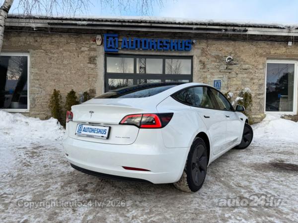 White Tesla Model 3 2022 in Tallinn, with an engine capacity of 0.00 L and mileage of 79 thousand km for 29990 €, photo 2 on AUTOMOTO.COM.LV
