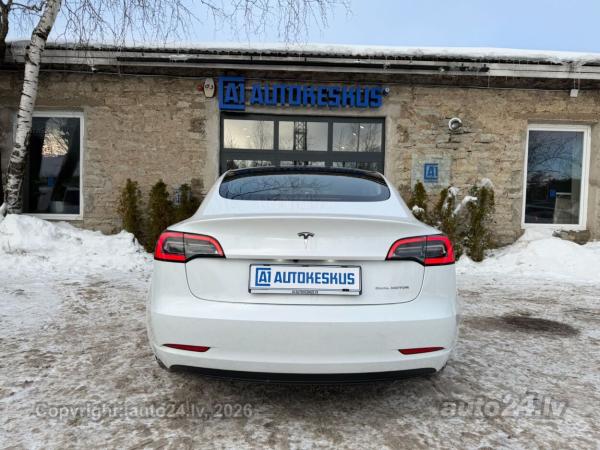 White Tesla Model 3 2022 in Tallinn, with an engine capacity of 0.00 L and mileage of 79 thousand km for 29990 €, photo 9 on AUTOMOTO.COM.LV