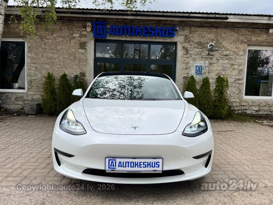 White Tesla Model 3 2022 in Tallinn, with an engine capacity of 0.00 L and mileage of 61 thousand km for 32990 €, photo 11 on AUTOMOTO.COM.LV