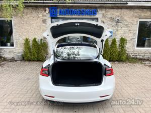 White Tesla Model 3 2022 in Tallinn, with an engine capacity of 0.00 L and mileage of 61 thousand km for 32990 €, photo 13 on AUTOMOTO.COM.LV