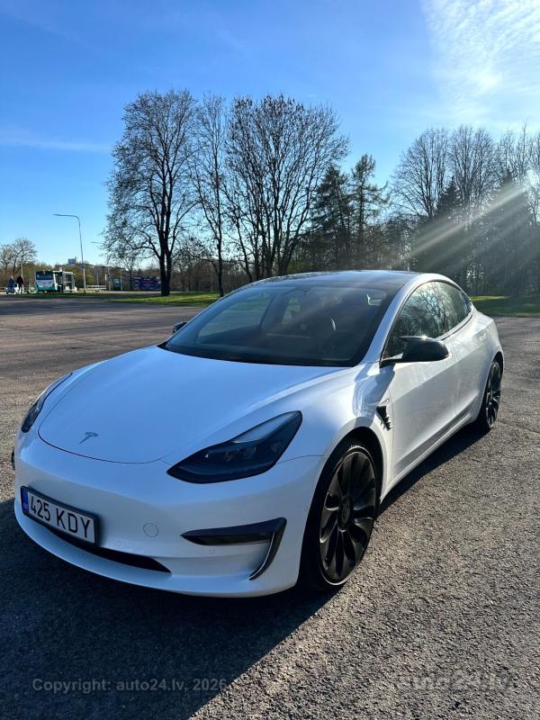 Balts Tesla Model 3 2022 Tallina, ar dzinēja tilpumu 0.00 L un nobraukumu 122 tūkst. km par 32999 €, foto 1 vietnē AUTOMOTO.COM.LV