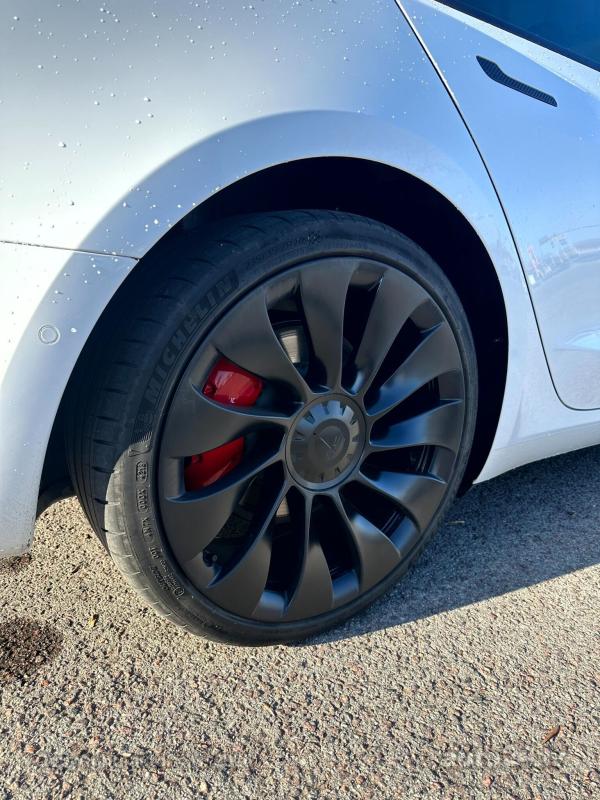 Balts Tesla Model 3 2022 Tallina, ar dzinēja tilpumu 0.00 L un nobraukumu 122 tūkst. km par 32999 €, foto 5 vietnē AUTOMOTO.COM.LV