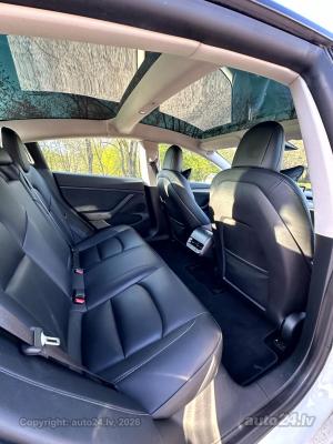 White Tesla Model 3 2022 in Tallinn, with an engine capacity of 0.00 L and mileage of 122 thousand km for 32999 €, photo 13 on AUTOMOTO.COM.LV
