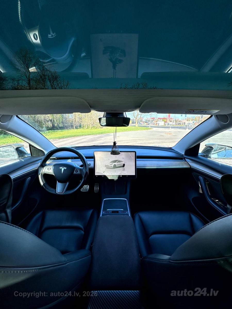White Tesla Model 3 2022 in Tallinn, with an engine capacity of 0.00 L and mileage of 122 thousand km for 32999 €, photo 14 on AUTOMOTO.COM.LV