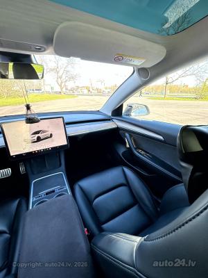 White Tesla Model 3 2022 in Tallinn, with an engine capacity of 0.00 L and mileage of 122 thousand km for 32999 €, photo 15 on AUTOMOTO.COM.LV