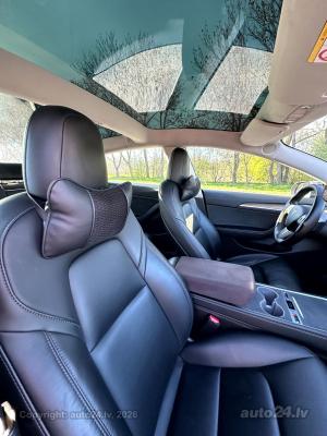 White Tesla Model 3 2022 in Tallinn, with an engine capacity of 0.00 L and mileage of 122 thousand km for 32999 €, photo 16 on AUTOMOTO.COM.LV