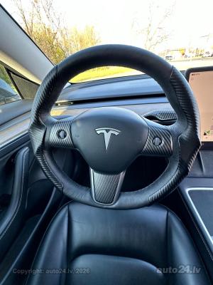 White Tesla Model 3 2022 in Tallinn, with an engine capacity of 0.00 L and mileage of 122 thousand km for 32999 €, photo 18 on AUTOMOTO.COM.LV