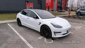 White Tesla Model 3 2022 in Tallinn, with an engine capacity of 0.00 L and mileage of 122 thousand km for 32999 €, photo 21 on AUTOMOTO.COM.LV